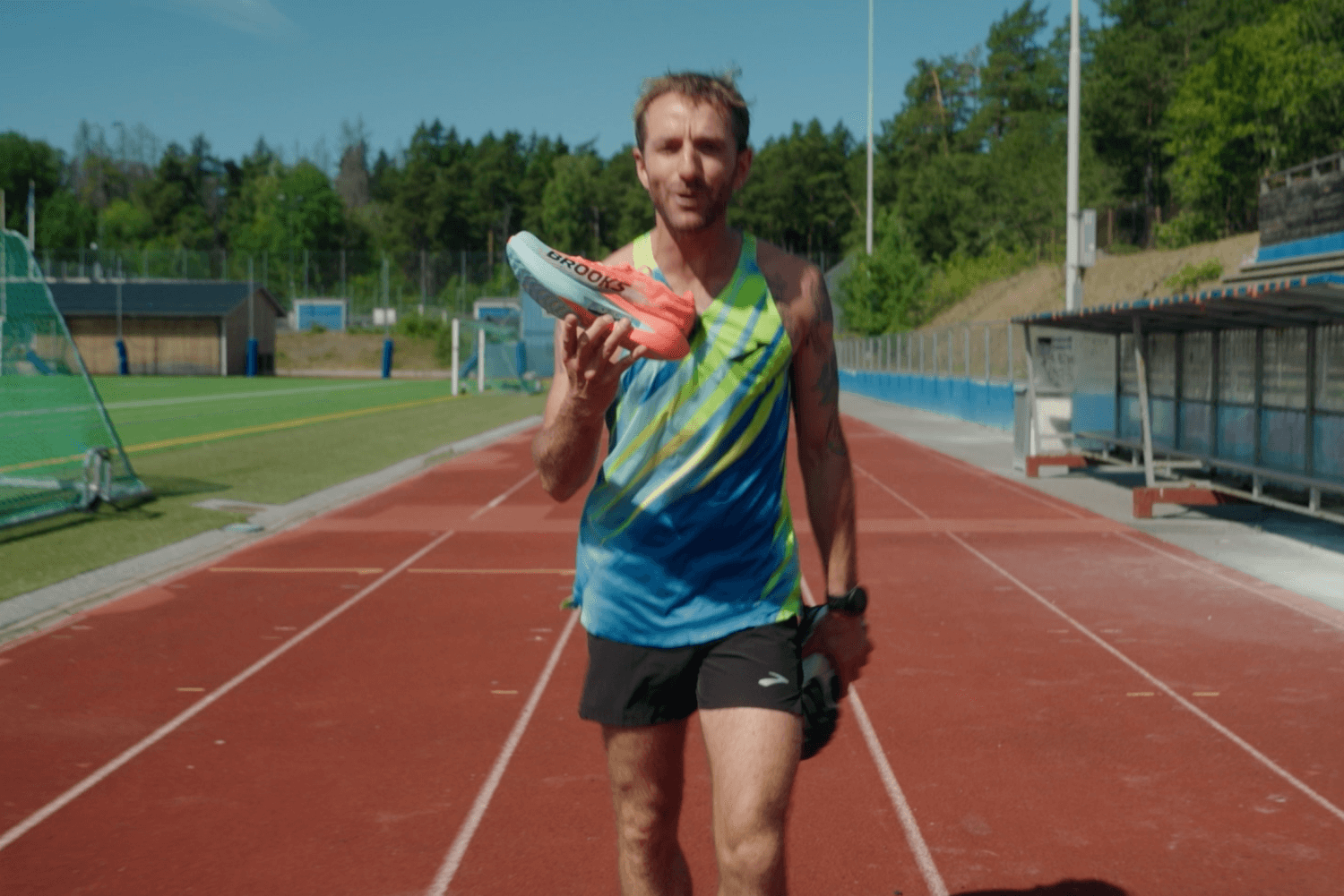 Thomas testar: Hur mycket snabbare blir du med superskor på 400 meter ...